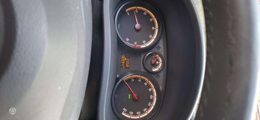 White Opel Corsa 2009 in Kedainiai, with an engine capacity of 1.36 L and mileage of 190 thousand km for 1100 €, photo 8 on AUTOMOTO.COM.LV