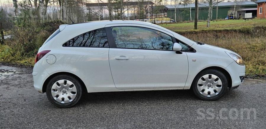 Balts Opel Corsa 2010 Cēsis, ar dzinēja tilpumu 1.40 L un nobraukumu 184 tūkst. km par 2888 €, foto 2 vietnē AUTOMOTO.COM.LV