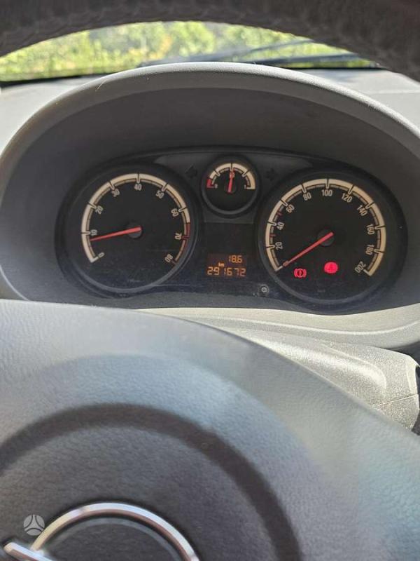White Opel Corsa 2010 in Siauliai, with an engine capacity of 1.23 L and mileage of 292 thousand km for 1800 €, photo 10 on AUTOMOTO.COM.LV