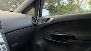 Balts Opel Corsa 2011 Viļņa, ar dzinēja tilpumu 1.39 L un nobraukumu 256 tūkst. km par 1950 €, foto 21 vietnē AUTOMOTO.COM.LV