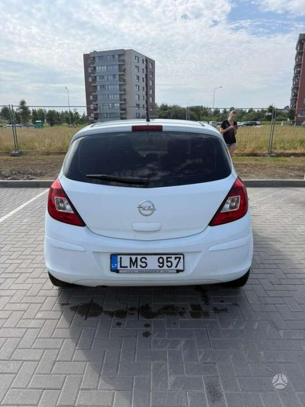 Balts Opel Corsa 2011 Kretinga, ar dzinēja tilpumu 1.23 L un nobraukumu 238 tūkst. km par 1700 €, foto 3 vietnē AUTOMOTO.COM.LV
