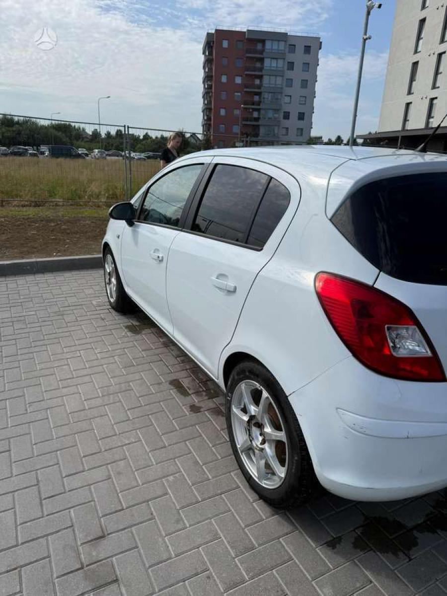 Balts Opel Corsa 2011 Kretinga, ar dzinēja tilpumu 1.23 L un nobraukumu 238 tūkst. km par 1700 €, foto 8 vietnē AUTOMOTO.COM.LV