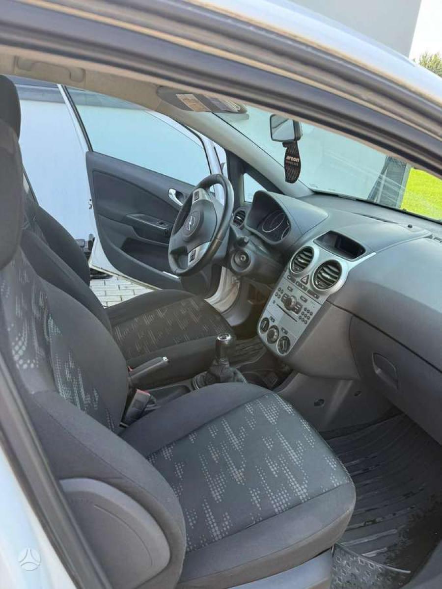 Balts Opel Corsa 2011 Kretinga, ar dzinēja tilpumu 1.23 L un nobraukumu 238 tūkst. km par 1700 €, foto 14 vietnē AUTOMOTO.COM.LV