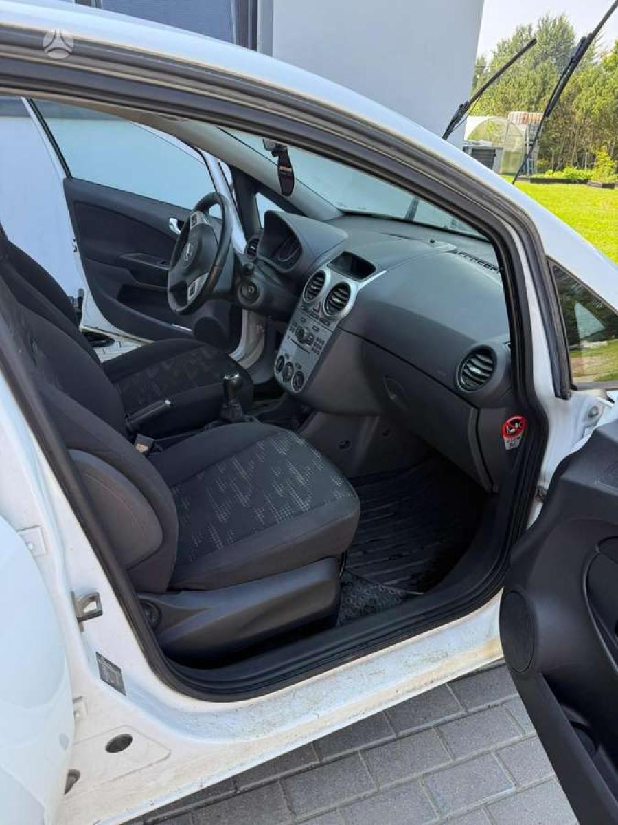 Balts Opel Corsa 2011 Kretinga, ar dzinēja tilpumu 1.23 L un nobraukumu 238 tūkst. km par 1700 €, foto 22 vietnē AUTOMOTO.COM.LV