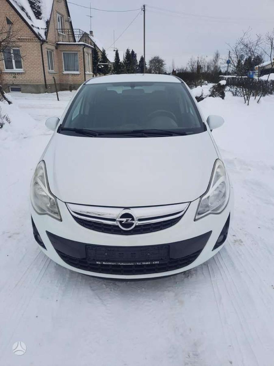 White Opel Corsa 2012 in Rokiskis, with an engine capacity of 1.40 L and mileage of 173 thousand km for 2500 €, photo 2 on AUTOMOTO.COM.LV