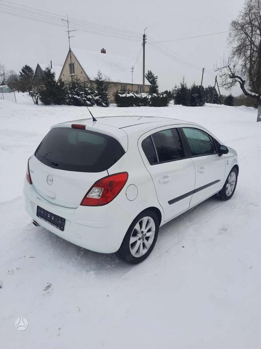 White Opel Corsa 2012 in Rokiskis, with an engine capacity of 1.40 L and mileage of 173 thousand km for 2500 €, photo 5 on AUTOMOTO.COM.LV
