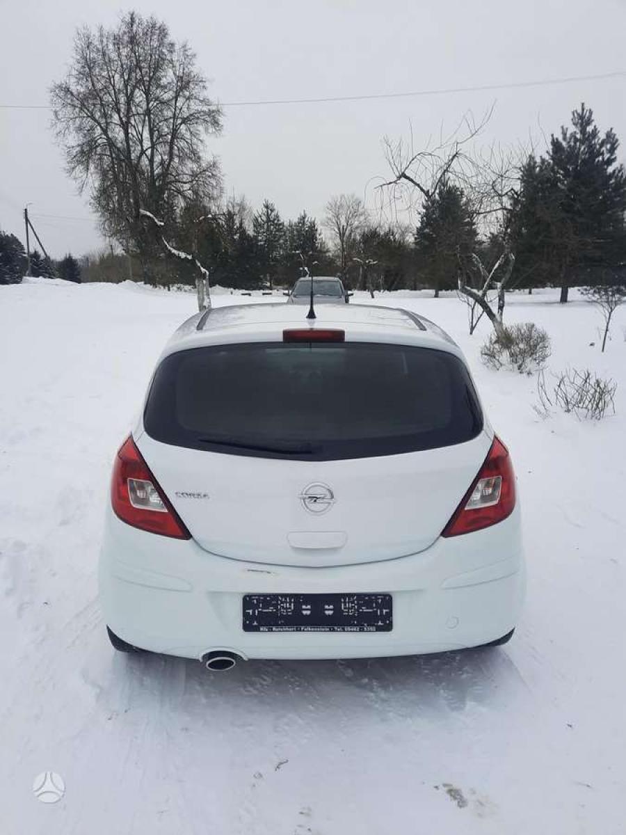 White Opel Corsa 2012 in Rokiskis, with an engine capacity of 1.40 L and mileage of 173 thousand km for 2500 €, photo 6 on AUTOMOTO.COM.LV