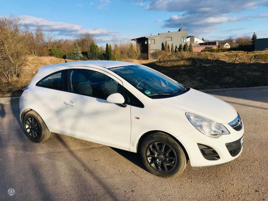 White Opel Corsa 2012 in Kaunas, with an engine capacity of 0.00 L and mileage of 300 thousand km for 968 €, photo 1 on AUTOMOTO.COM.LV