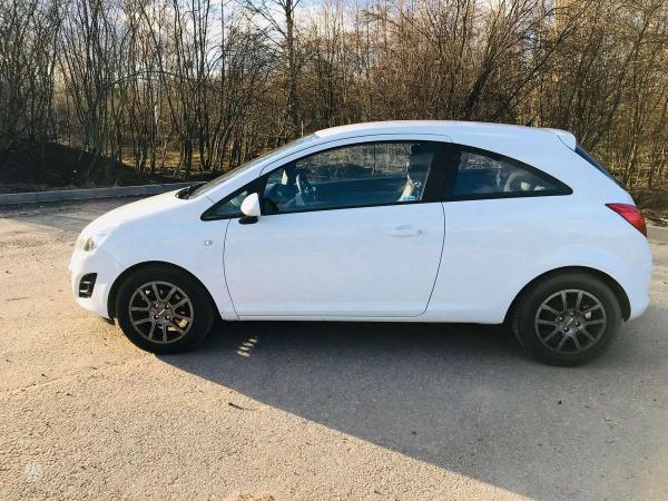 White Opel Corsa 2012 in Kaunas, with an engine capacity of 0.00 L and mileage of 300 thousand km for 968 €, photo 2 on AUTOMOTO.COM.LV