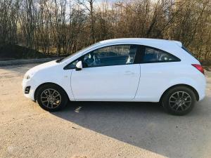 White Opel Corsa 2012 in Kaunas, with an engine capacity of 0.00 L and mileage of 300 thousand km for 968 €, photo 3 on AUTOMOTO.COM.LV