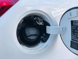 White Opel Corsa 2012 in Kaunas, with an engine capacity of 0.00 L and mileage of 300 thousand km for 968 €, photo 6 on AUTOMOTO.COM.LV