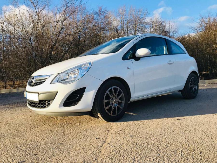 White Opel Corsa 2012 in Kaunas, with an engine capacity of 0.00 L and mileage of 300 thousand km for 968 €, photo 8 on AUTOMOTO.COM.LV