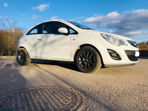 White Opel Corsa 2012 in Kaunas, with an engine capacity of 0.00 L and mileage of 300 thousand km for 968 €, photo 9 on AUTOMOTO.COM.LV
