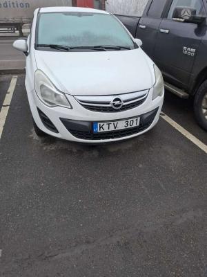 White Opel Corsa 2013 in Vilnius, with an engine capacity of 1.25 L and mileage of 223 thousand km for 1900 €, photo  on AUTOMOTO.COM.LV