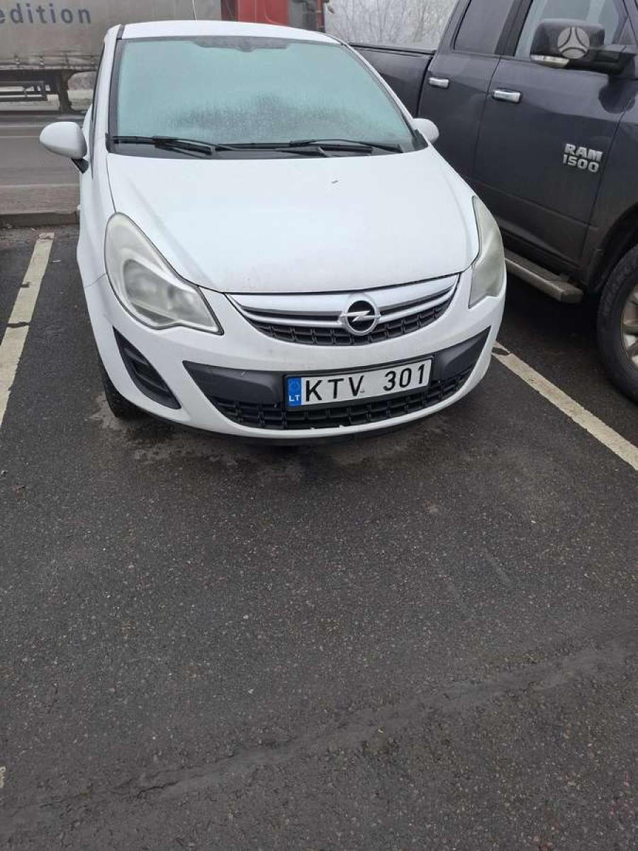 White Opel Corsa 2013 in Vilnius, with an engine capacity of 1.25 L and mileage of 223 thousand km for 1900 €, photo 1 on AUTOMOTO.COM.LV