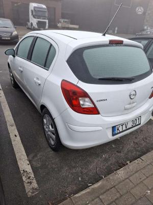 White Opel Corsa 2013 in Vilnius, with an engine capacity of 1.25 L and mileage of 223 thousand km for 1900 €, photo 4 on AUTOMOTO.COM.LV