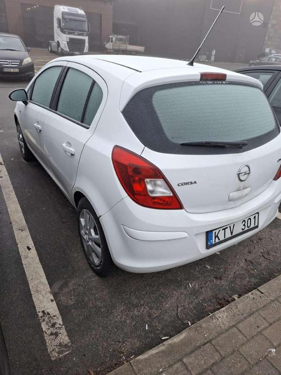 White Opel Corsa 2013 in Vilnius, with an engine capacity of 1.25 L and mileage of 223 thousand km for 1900 €, photo 4 on AUTOMOTO.COM.LV