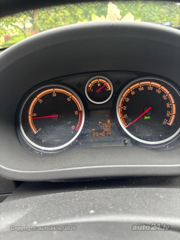 Balts Opel Corsa 2013 Tallina, ar dzinēja tilpumu 1.30 L un nobraukumu 254 tūkst. km par 2200 €, foto 10 vietnē AUTOMOTO.COM.LV