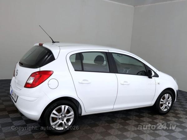 White Opel Corsa 2014 in Tallinn, with an engine capacity of 1.20 L and mileage of 252 thousand km for 1999 €, photo 3 on AUTOMOTO.COM.LV