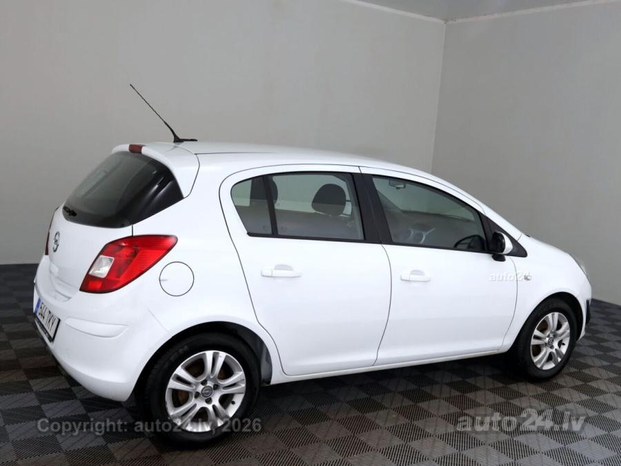 Balts Opel Corsa 2014 Tallina, ar dzinēja tilpumu 1.20 L un nobraukumu 252 tūkst. km par 1999 €, foto 3 vietnē AUTOMOTO.COM.LV