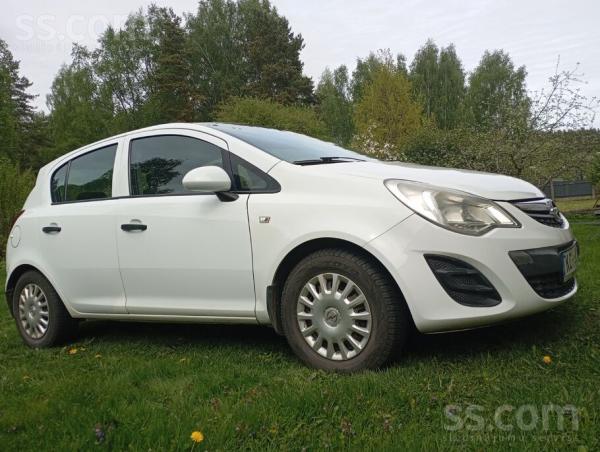 White Opel Corsa 2014 in Riga, with an engine capacity of 1.30 L and mileage of 191 thousand km for 2350 €, photo 1 on AUTOMOTO.COM.LV