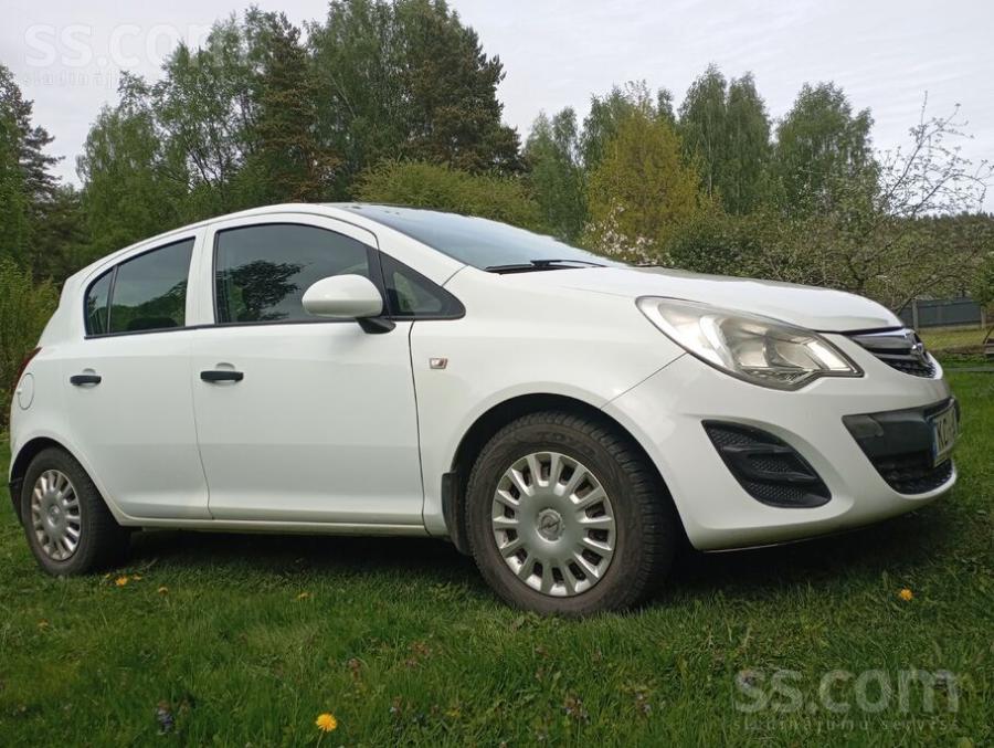 White Opel Corsa 2014 in Riga, with an engine capacity of 1.30 L and mileage of 191 thousand km for 2350 €, photo 1 on AUTOMOTO.COM.LV