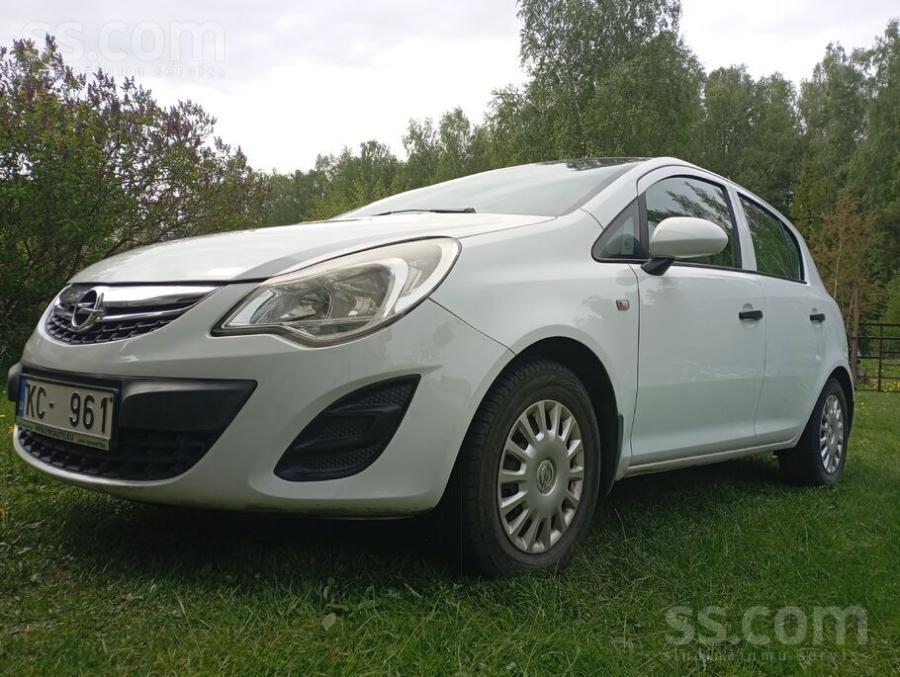 White Opel Corsa 2014 in Riga, with an engine capacity of 1.30 L and mileage of 191 thousand km for 2350 €, photo 3 on AUTOMOTO.COM.LV