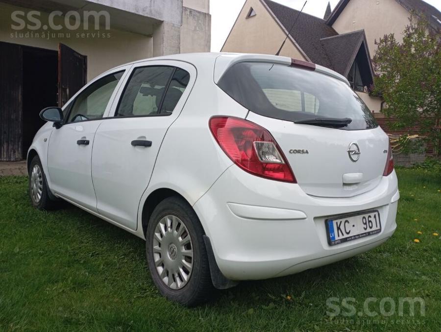 White Opel Corsa 2014 in Riga, with an engine capacity of 1.30 L and mileage of 191 thousand km for 2350 €, photo 4 on AUTOMOTO.COM.LV