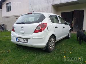 White Opel Corsa 2014 in Riga, with an engine capacity of 1.30 L and mileage of 191 thousand km for 2350 €, photo 5 on AUTOMOTO.COM.LV
