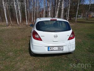 White Opel Corsa 2014 in Riga, with an engine capacity of 1.30 L and mileage of 191 thousand km for 2350 €, photo 9 on AUTOMOTO.COM.LV