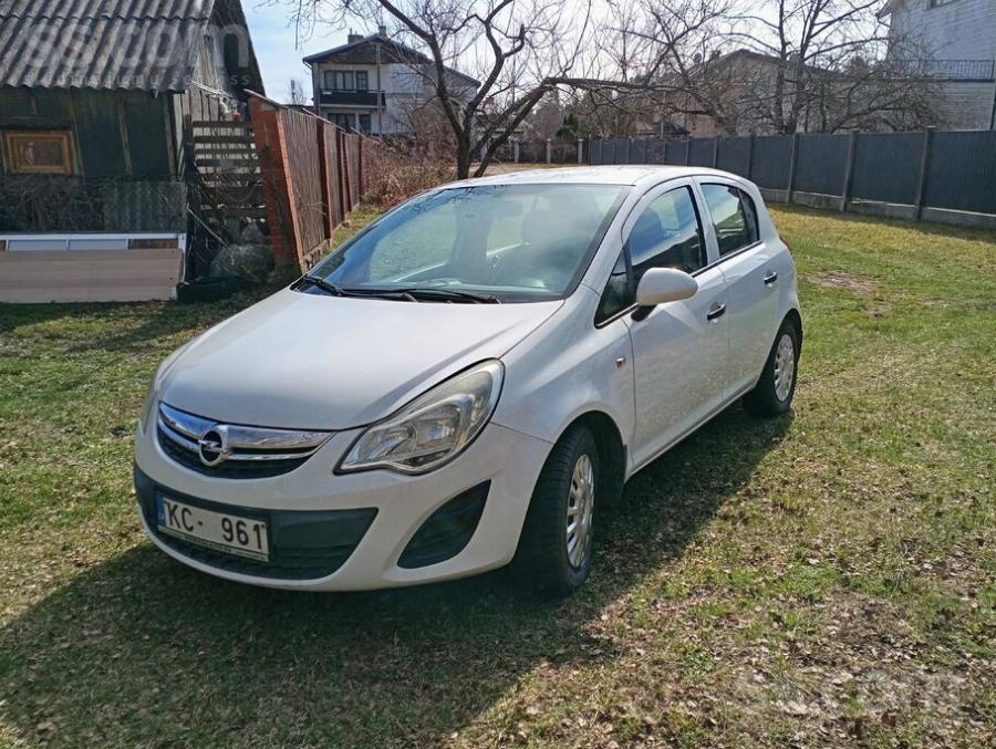 White Opel Corsa 2014 in Riga, with an engine capacity of 1.30 L and mileage of 191 thousand km for 2350 €, photo 13 on AUTOMOTO.COM.LV