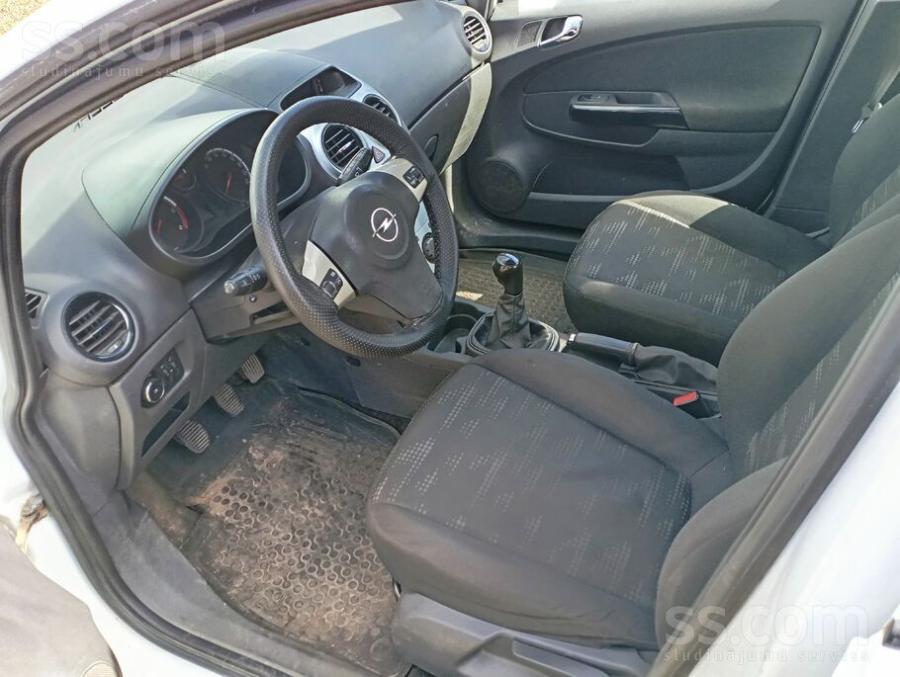 White Opel Corsa 2014 in Riga, with an engine capacity of 1.30 L and mileage of 191 thousand km for 2350 €, photo 14 on AUTOMOTO.COM.LV