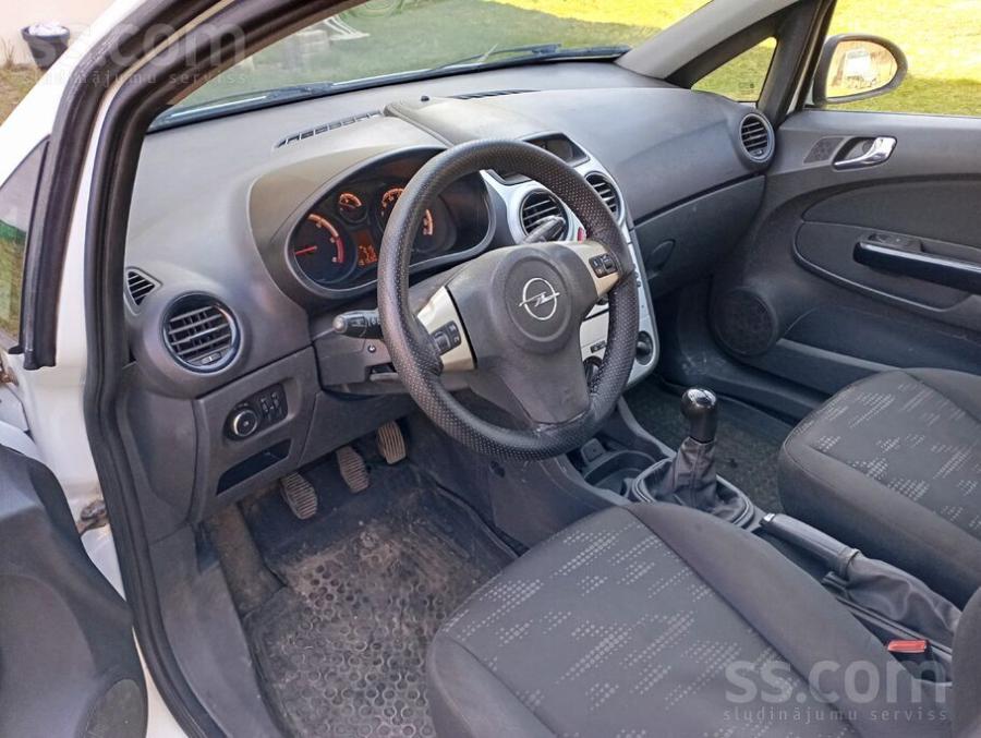 White Opel Corsa 2014 in Riga, with an engine capacity of 1.30 L and mileage of 191 thousand km for 2350 €, photo 24 on AUTOMOTO.COM.LV
