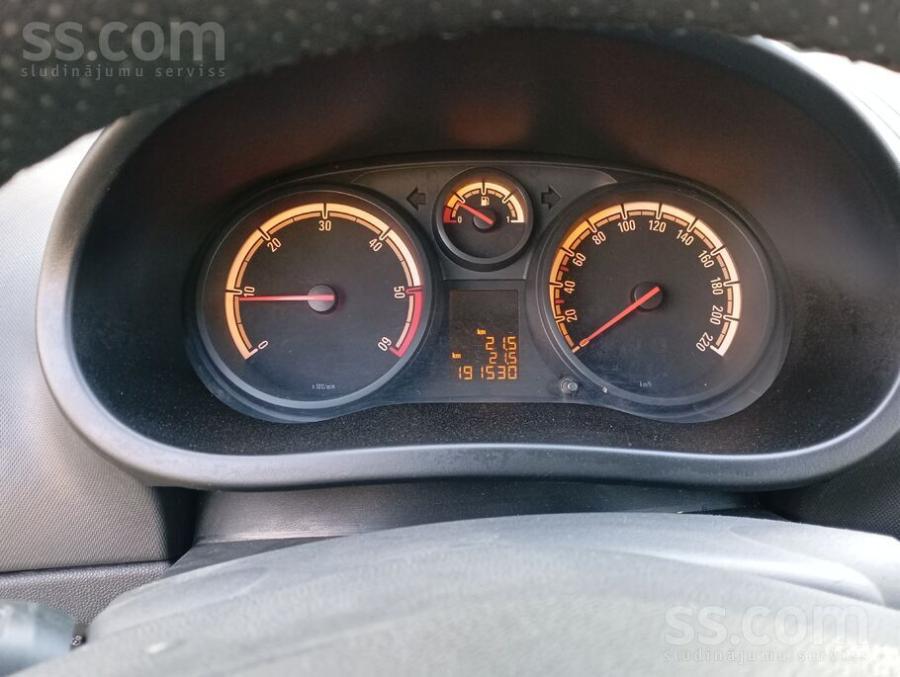 White Opel Corsa 2014 in Riga, with an engine capacity of 1.30 L and mileage of 191 thousand km for 2350 €, photo 25 on AUTOMOTO.COM.LV