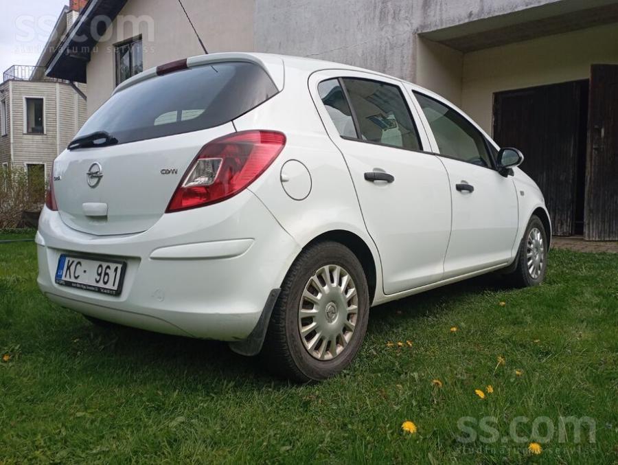White Opel Corsa 2014 in Riga, with an engine capacity of 1.30 L and mileage of 191 thousand km for 2350 €, photo 30 on AUTOMOTO.COM.LV