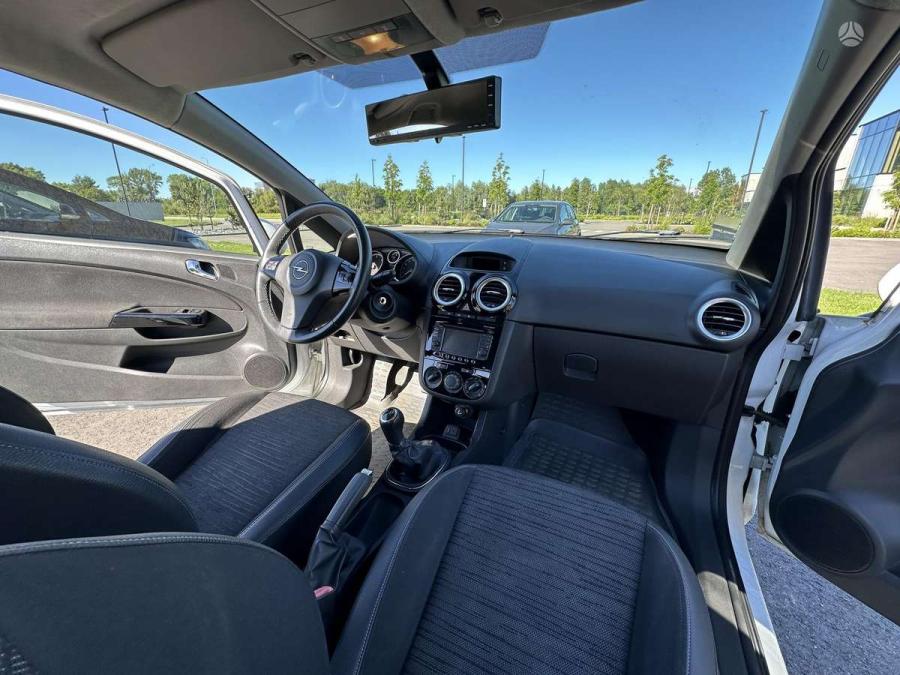 Balts Opel Corsa 2014 Klaipėda, ar dzinēja tilpumu 1.25 L un nobraukumu 217 tūkst. km par 3500 €, foto 10 vietnē AUTOMOTO.COM.LV