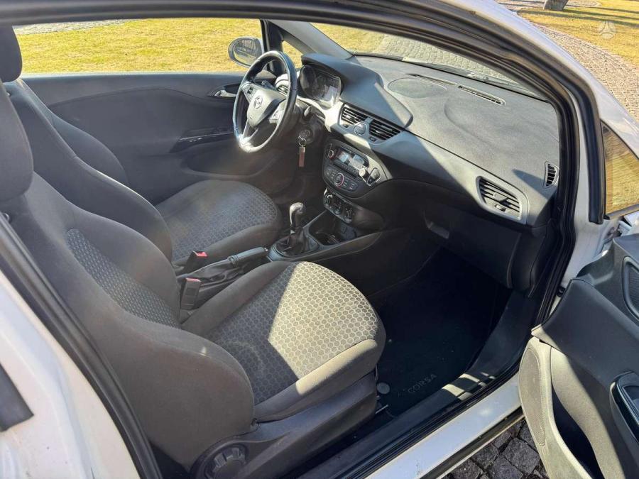 White Opel Corsa 2017 in Klaipeda, with an engine capacity of 1.40 L and mileage of 165 thousand km for 3630 €, photo 8 on AUTOMOTO.COM.LV