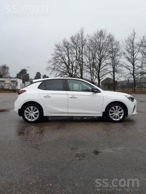 White Opel Corsa 2021 in Riga, with an engine capacity of 1.50 L and mileage of 153 thousand km for 8700 €, photo 5 on AUTOMOTO.COM.LV