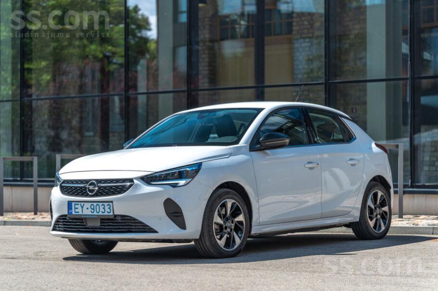 White Opel Corsa 2022 in Riga, with an engine capacity of 1.20 L and mileage of 27 thousand km for 16990 €, photo 1 on AUTOMOTO.COM.LV