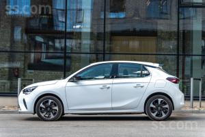 White Opel Corsa 2022 in Riga, with an engine capacity of 1.20 L and mileage of 27 thousand km for 16990 €, photo 6 on AUTOMOTO.COM.LV