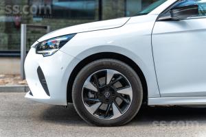 White Opel Corsa 2022 in Riga, with an engine capacity of 1.20 L and mileage of 27 thousand km for 16990 €, photo 8 on AUTOMOTO.COM.LV