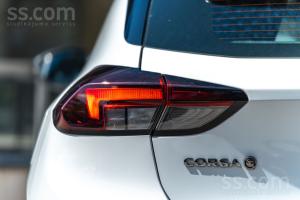 White Opel Corsa 2022 in Riga, with an engine capacity of 1.20 L and mileage of 27 thousand km for 16990 €, photo 12 on AUTOMOTO.COM.LV