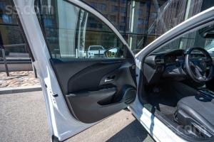 White Opel Corsa 2022 in Riga, with an engine capacity of 1.20 L and mileage of 27 thousand km for 16990 €, photo 17 on AUTOMOTO.COM.LV