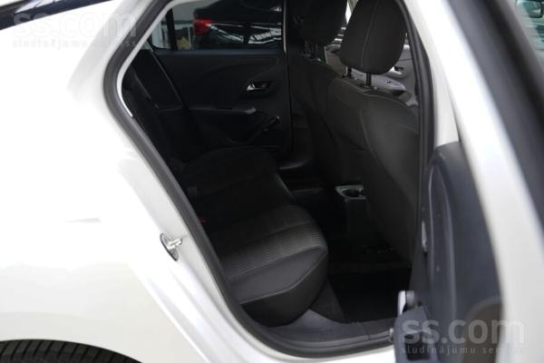 White Opel Corsa 2022 in Riga, with an engine capacity of 1.50 L and mileage of 71 thousand km for 9500 €, photo 10 on AUTOMOTO.COM.LV