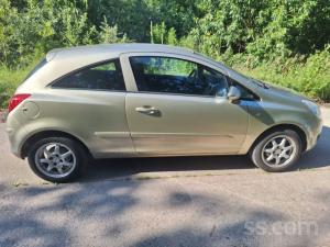 Yellow Opel Corsa 2006 in Liepaja, with an engine capacity of 1.20 L and mileage of 76 thousand km for 2500 €, photo 4 on AUTOMOTO.COM.LV