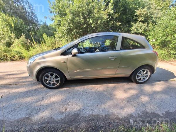 Yellow Opel Corsa 2006 in Liepaja, with an engine capacity of 1.20 L and mileage of 76 thousand km for 2500 €, photo 4 on AUTOMOTO.COM.LV