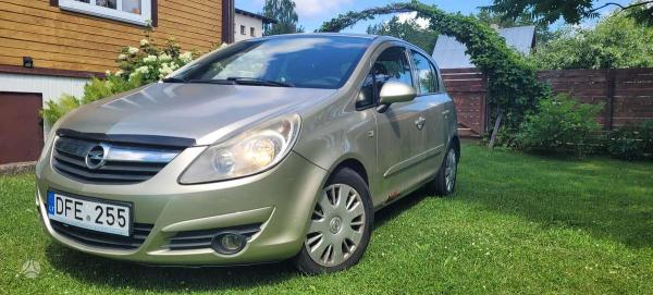 Yellow Opel Corsa 2007 in Vilnius, with an engine capacity of 1.36 L and mileage of 211 thousand km for 600 €, photo 1 on AUTOMOTO.COM.LV