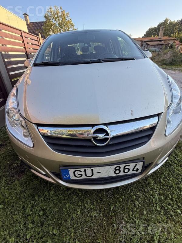 Yellow Opel Corsa 2007 in Jelgava, with an engine capacity of 1.40 L and mileage of 237 thousand km for 1800 €, photo 2 on AUTOMOTO.COM.LV