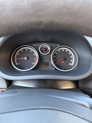Dzeltens Opel Corsa 2007 Jelgava, ar dzinēja tilpumu 1.40 L un nobraukumu 237 tūkst. km par 1800 €, foto 5 vietnē AUTOMOTO.COM.LV