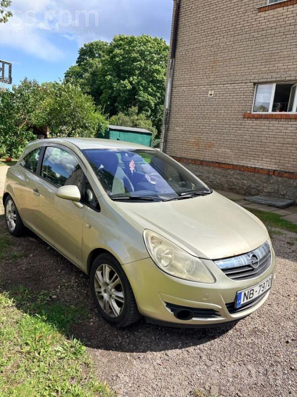 Yellow Opel Corsa 2008 in Jurmala, with an engine capacity of 1.40 L and mileage of 200 thousand km for 1900 €, photo 3 on AUTOMOTO.COM.LV